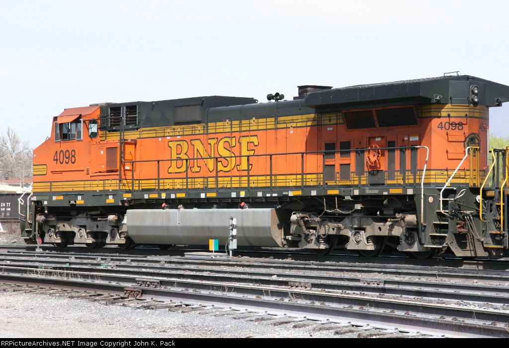 BNSF 4098